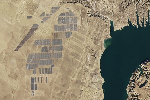 China’s solar megastructure captured on camera from space ...