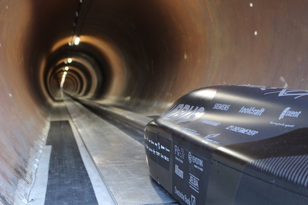 "WARR Hyperloop" reaches 290 mph (467 km/h) with Infineon chips