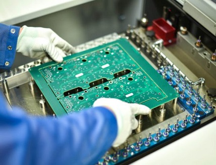 Can India become an electronic hub/ Indian Electronics Industry