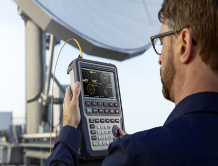 R&S ZNH, a full two-port handheld vector network analyzer